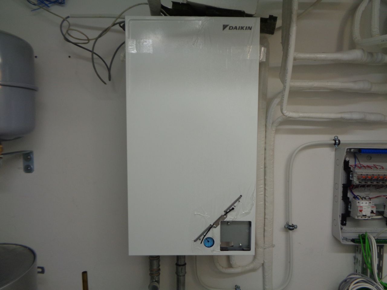 Αντλία Θερμότητας DAIKIN σε Μηχανοστάσιο Εξοχικής Κατοικίας